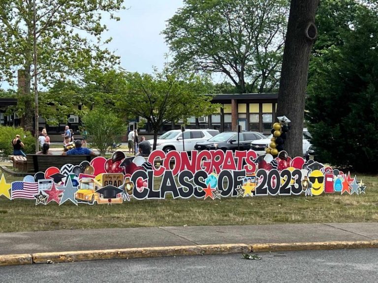 Sensational Graduation Lawn Sign Project for Elementary School in Fair ...